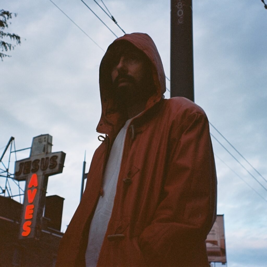 AWOLNATION anuncia nuevo álbum The Phantom Five (2024) y comparte 'Jump ...